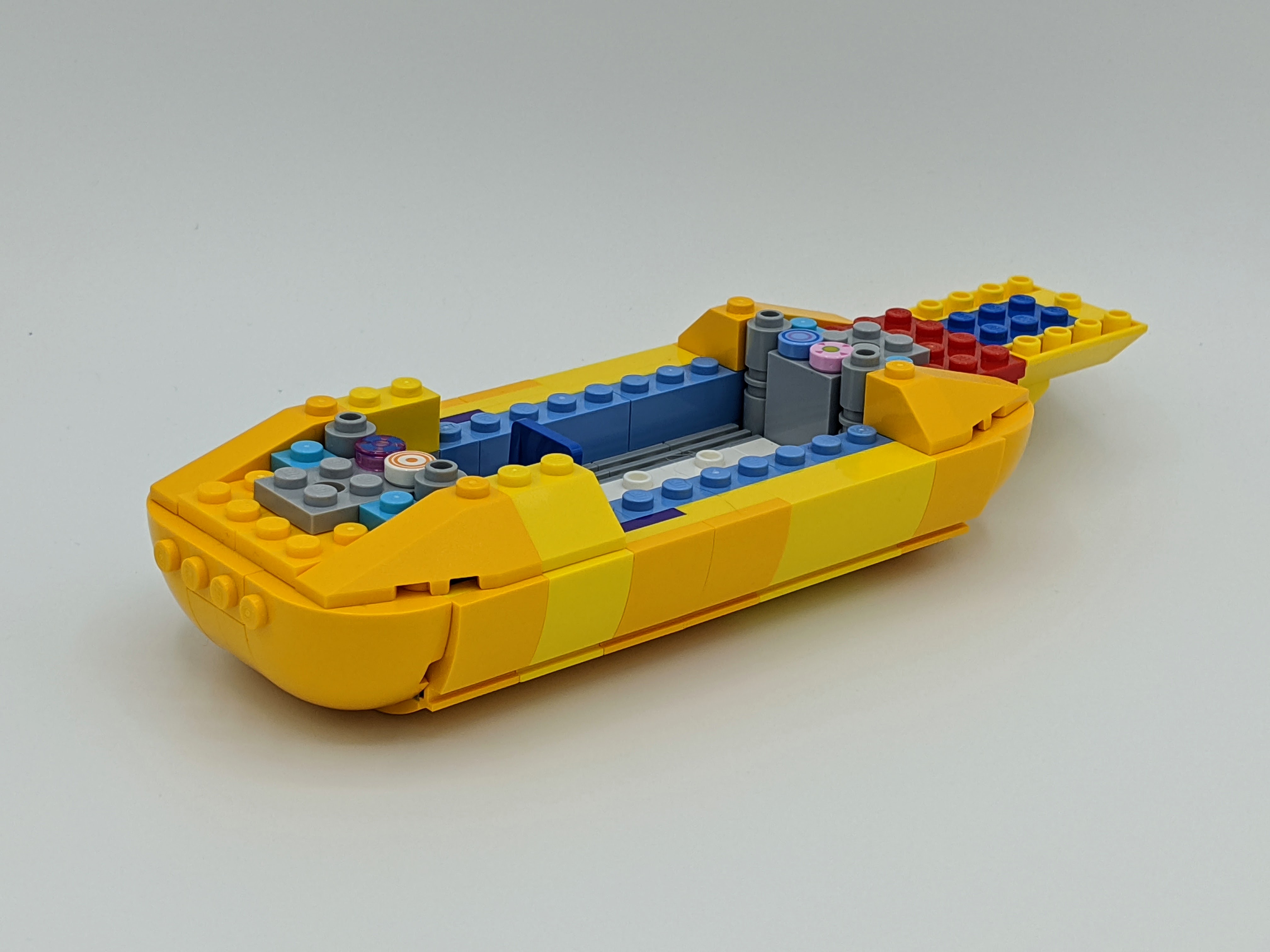 Retro-Review – Yellow Submarine (21306) – BrickGeekz Blog